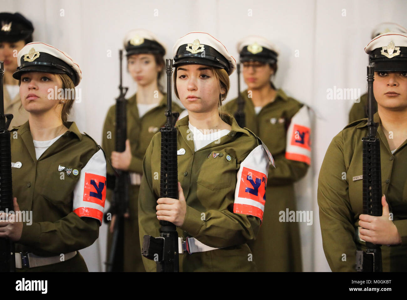 Jerusalem, Israel. 22nd Jan, 2018. Israeli honor guards wait for the ...