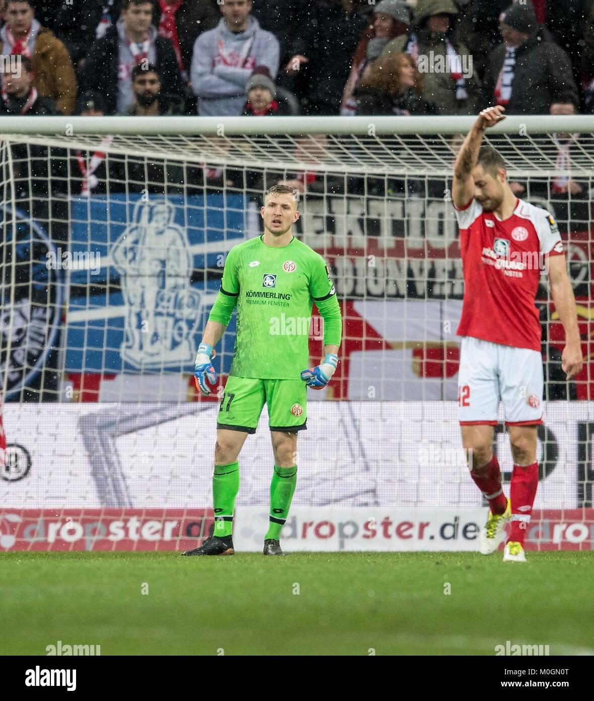 Mainz, Deutschland. 20th Jan, 2018. disappointede Spieler von MZ after dem goal zum 0:1, left to ...