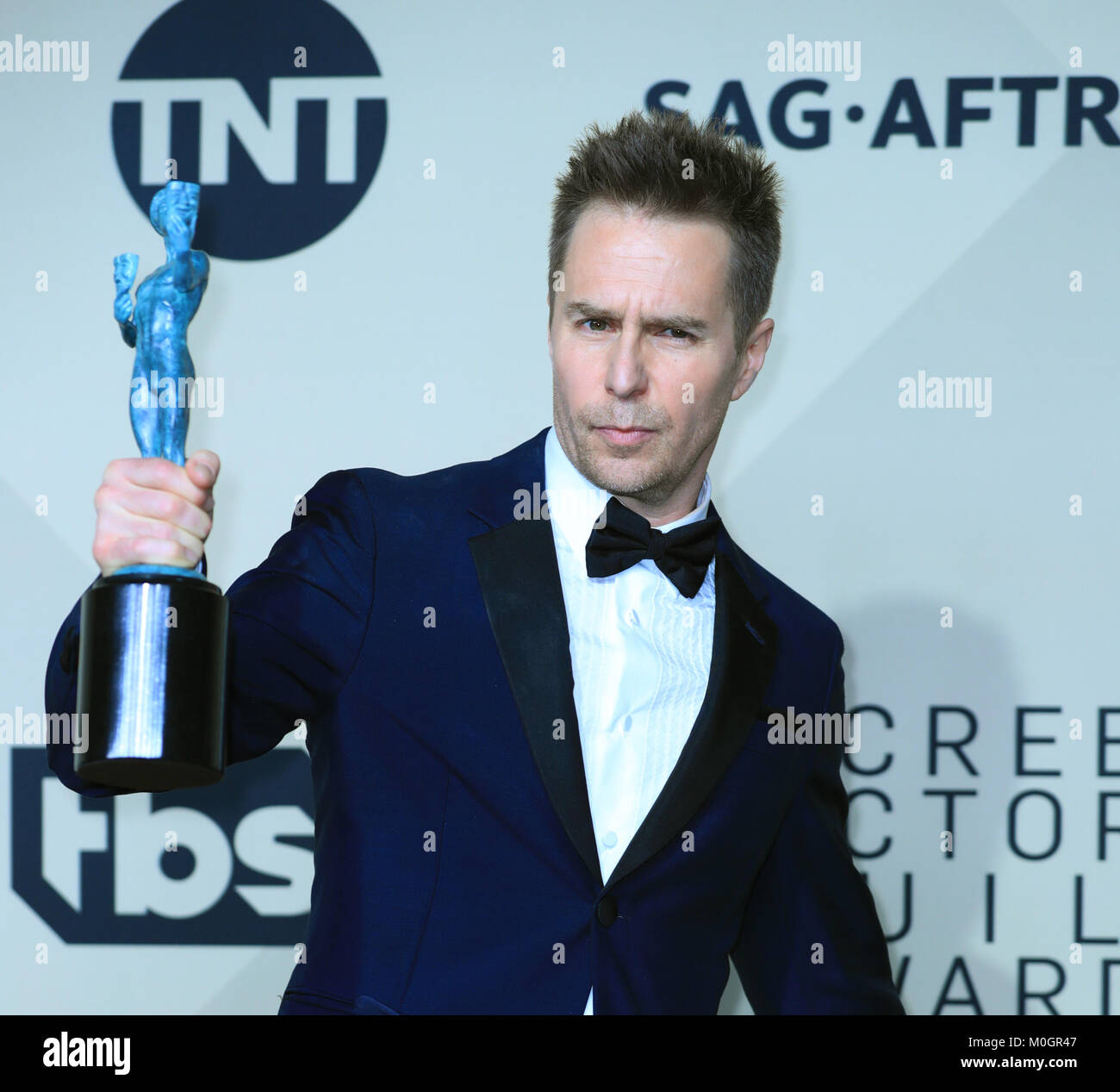 Los Angeles, USA. 21st Jan, 2018. Actor Sam Rockwell receives the award ...