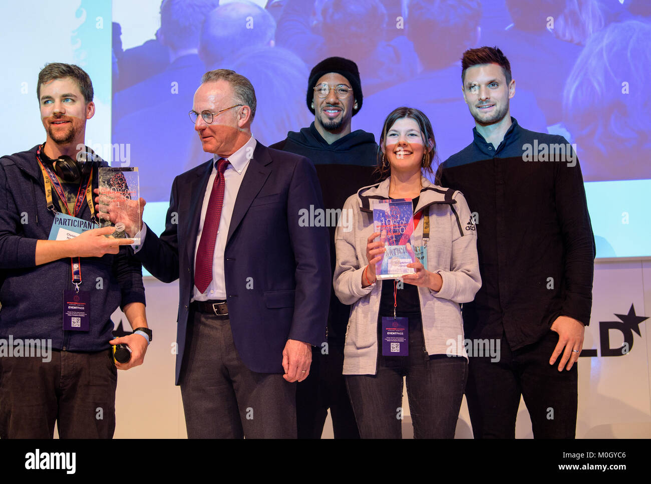 Munich, Germany. 22nd Jan, 2018. Christoph Hamsen (L) and Magdalena Juengst (2R) freom the ...
