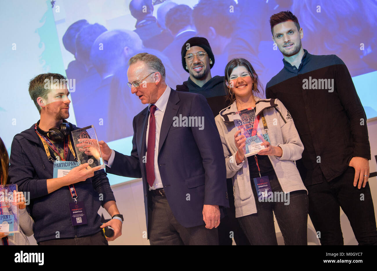 Munich, Germany. 22nd Jan, 2018. Christoph Hamsen (L) and Magdalena Juengst (2R) freom the ...