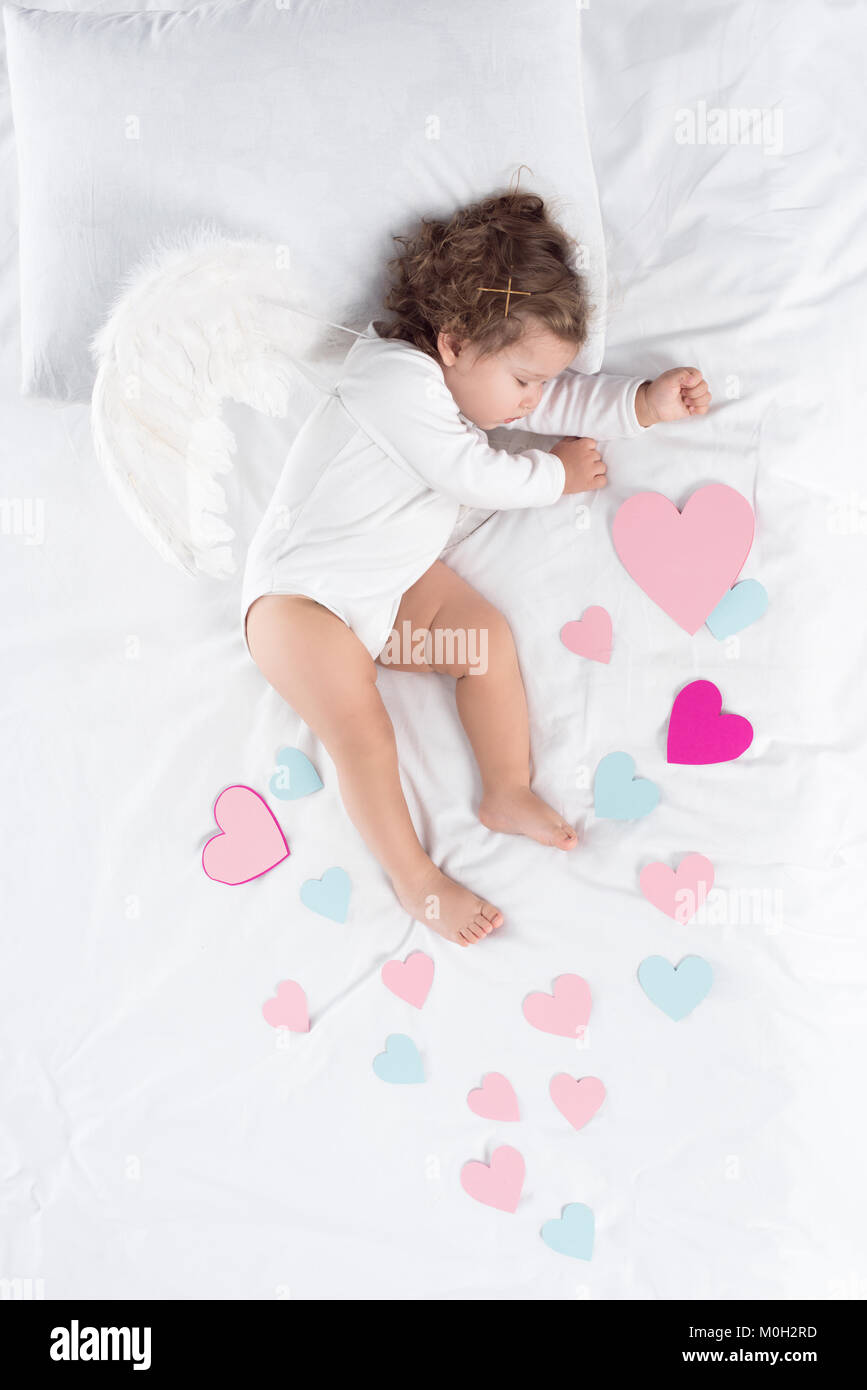 Bed with hearts hi-res stock photography and images - Alamy