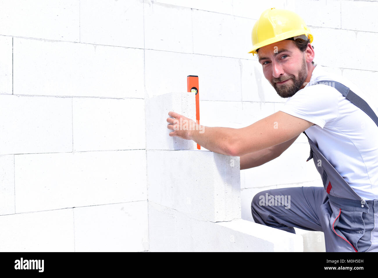 Bricklayers spirit level hi-res stock photography and images - Alamy