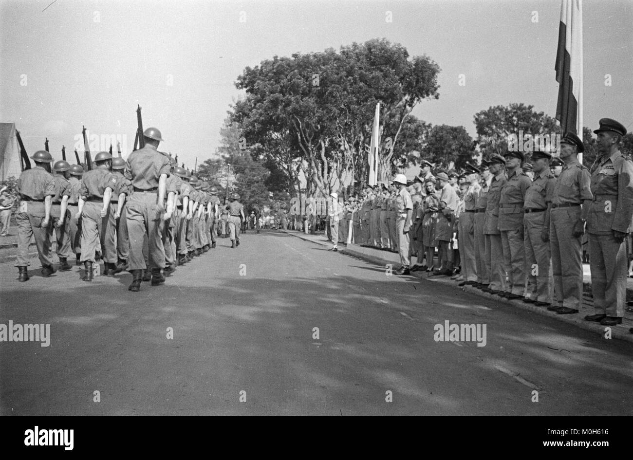 Royal netherlands army soldiers Black and White Stock Photos & Images ...