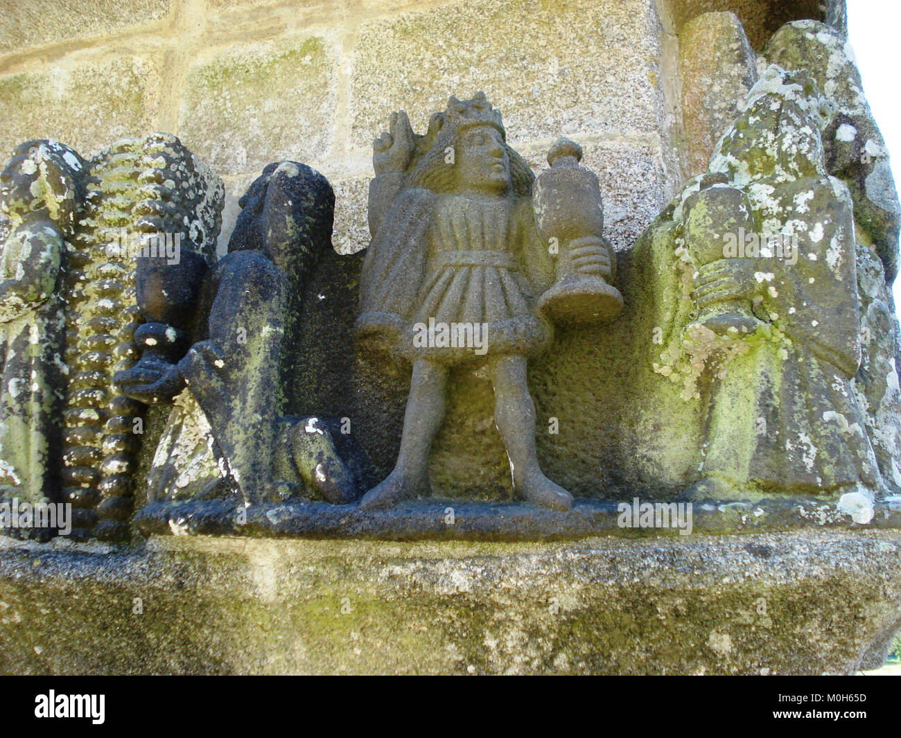 Calvaire de Tronoën, détail les 3 mages Stock Photo - Alamy