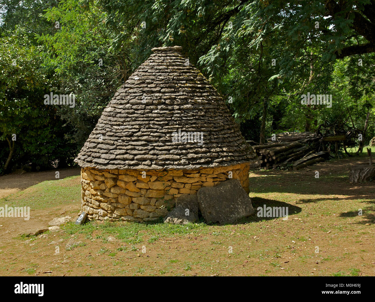 An image of Cabanes du Breuil No. 12, depicting the rural French ...