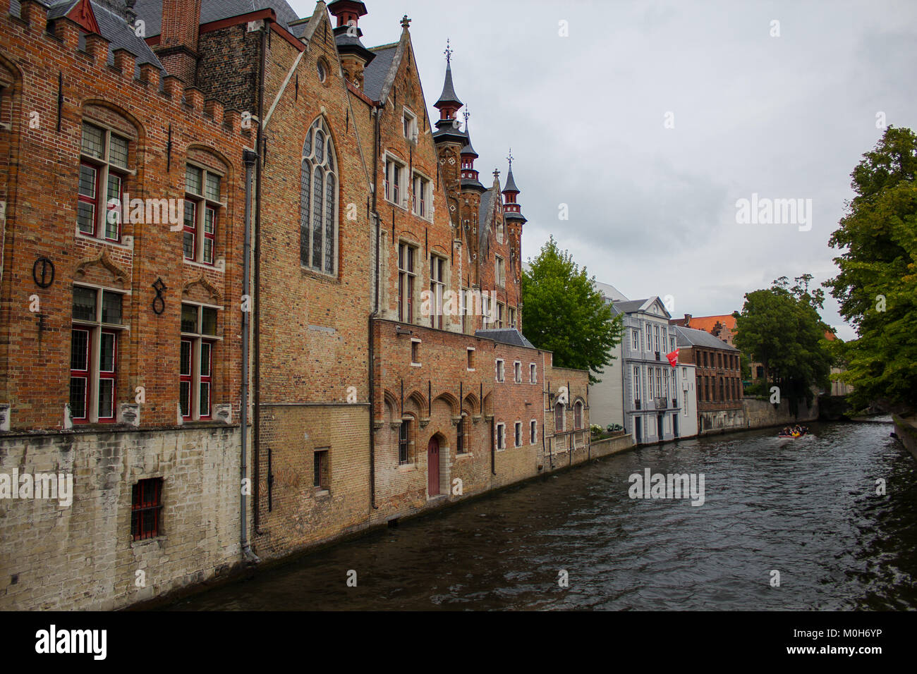 Architecture buildings of Bruges along canal Stock Photo - Alamy