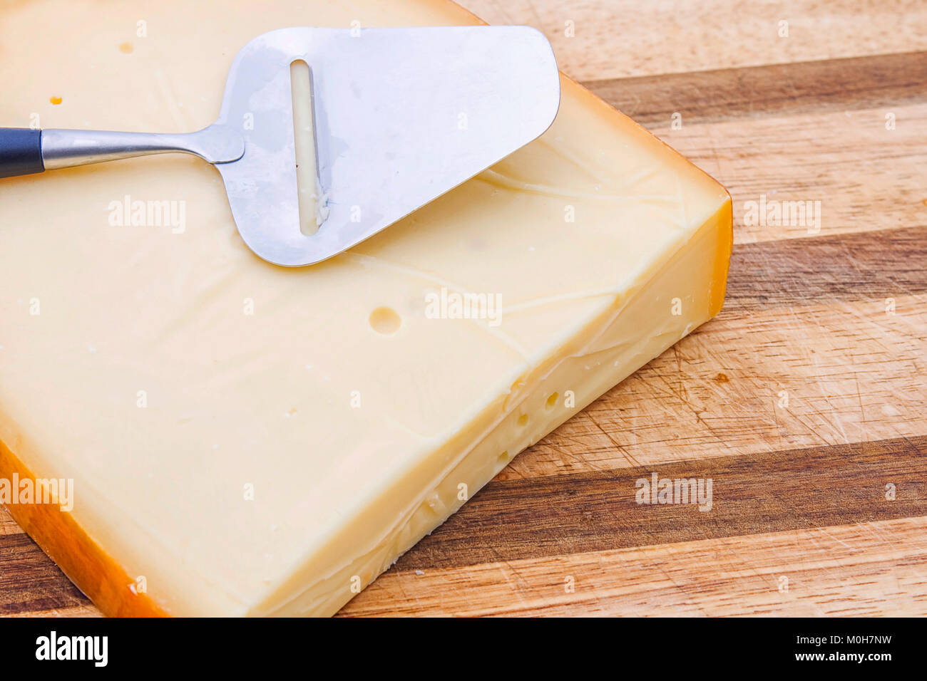Close up of Gouda cheese Stock Photo - Alamy