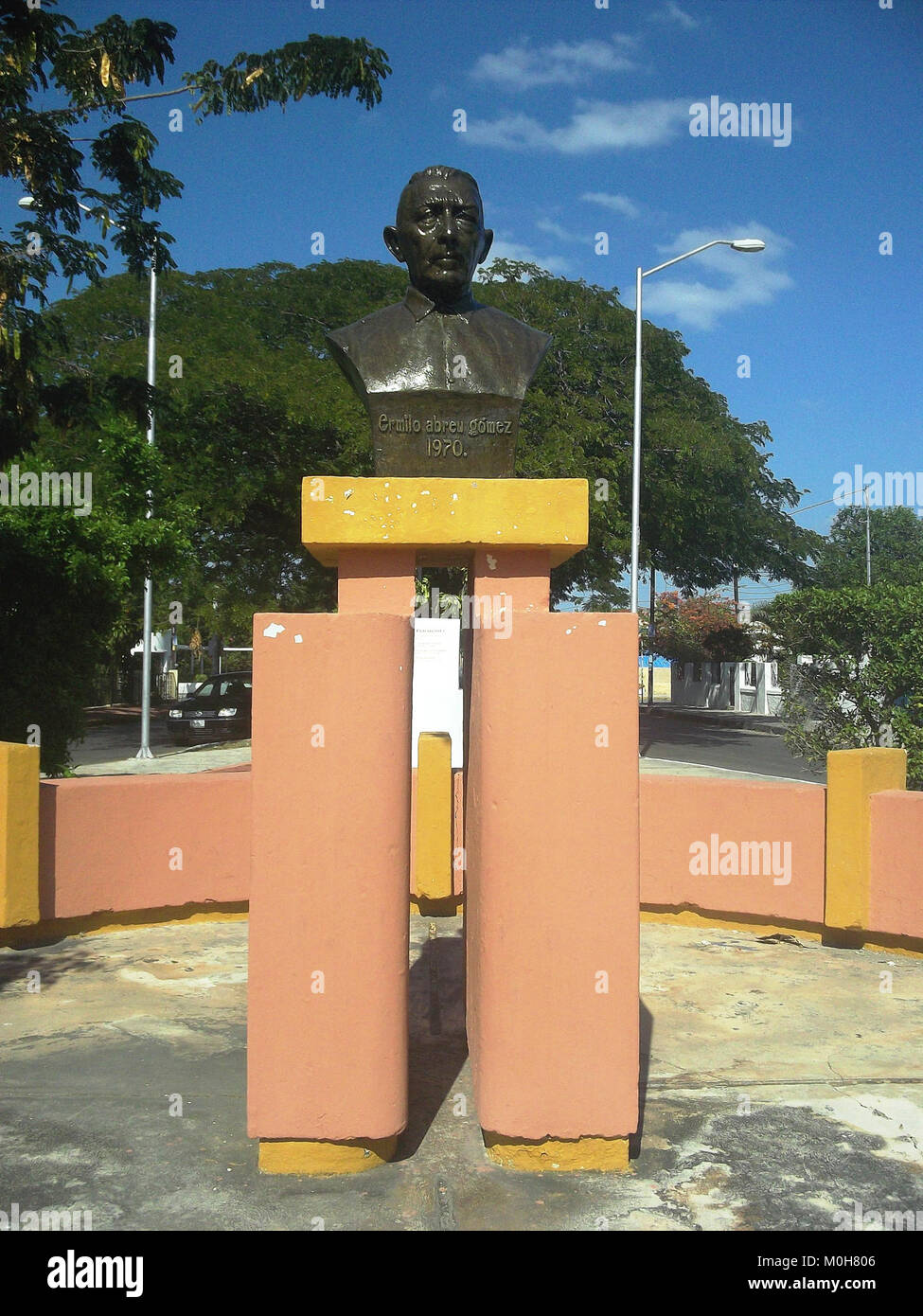 Busto de Ermilo Abreu Gómez, Mérida, Yucatán (01 Stock Photo - Alamy