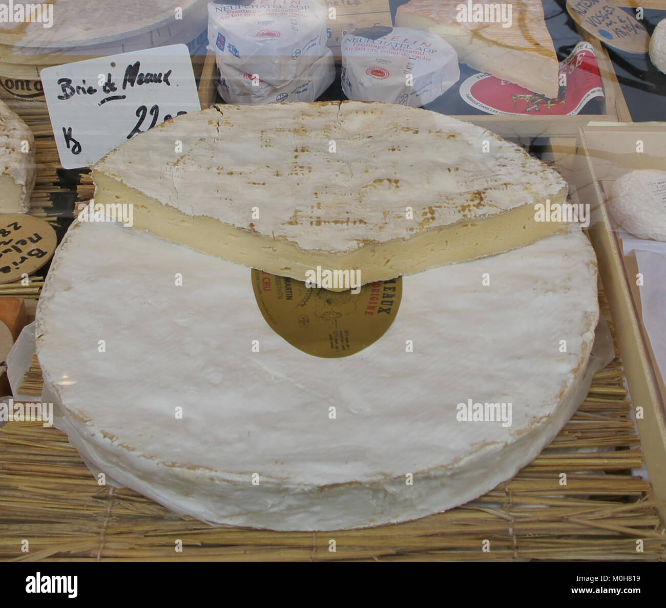 Meaux brie hi-res stock photography and images - Alamy
