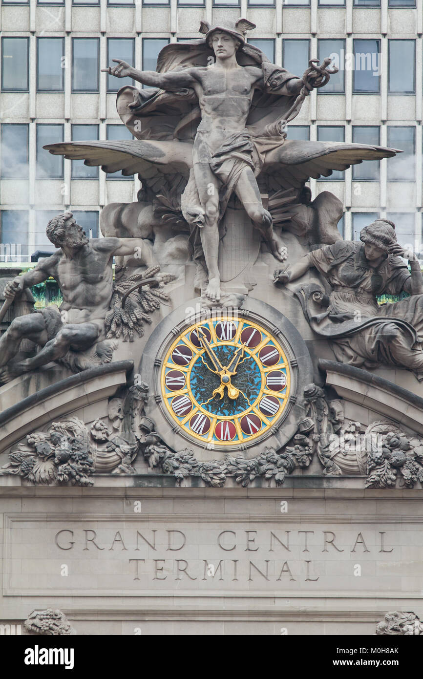 Mercury statue clock hi-res stock photography and images - Alamy