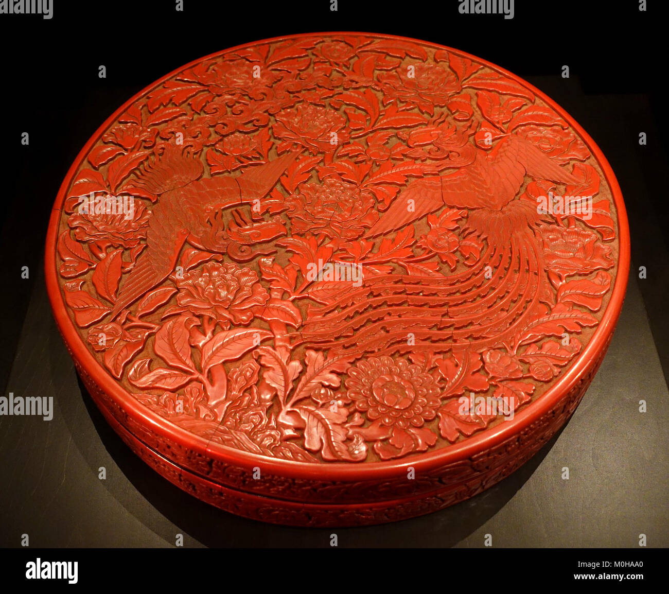 Box with two phoenix birds and chrysanthemums, China, Ming dynasty ...