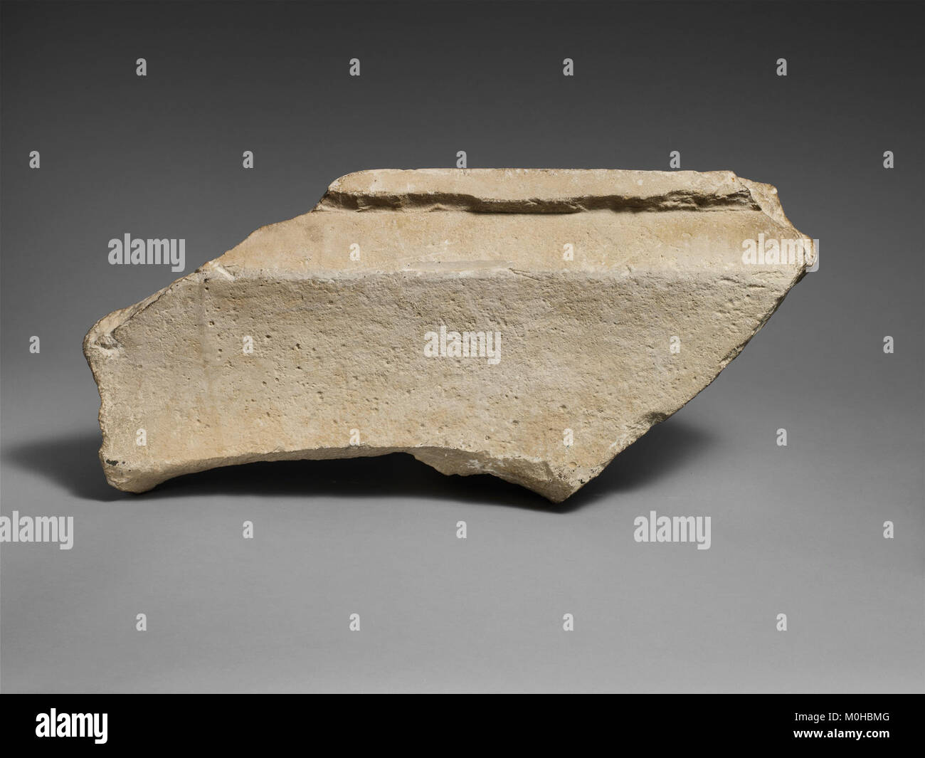 Limestone cornice hi-res stock photography and images - Alamy