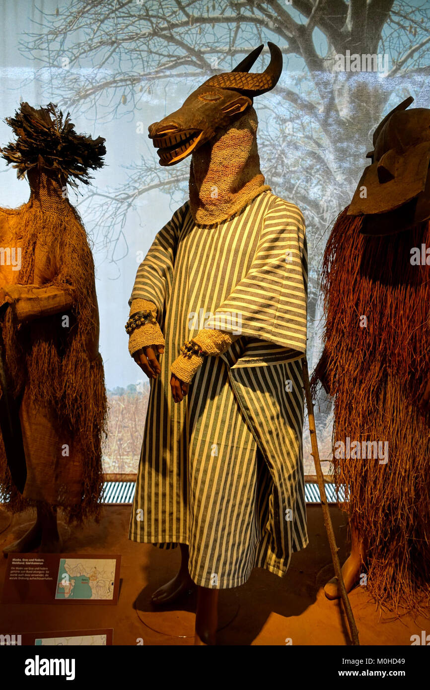Buffalo mask, Cameroon grassland, wood - Naturhistorisches Museum ...