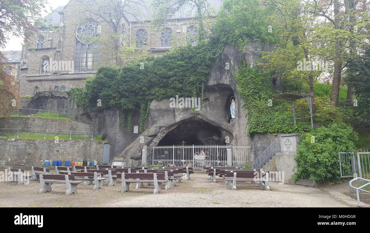 Bressoux-Église Notre-Dame de Lourdes à Le Bouhay (31 Stock Photo - Alamy