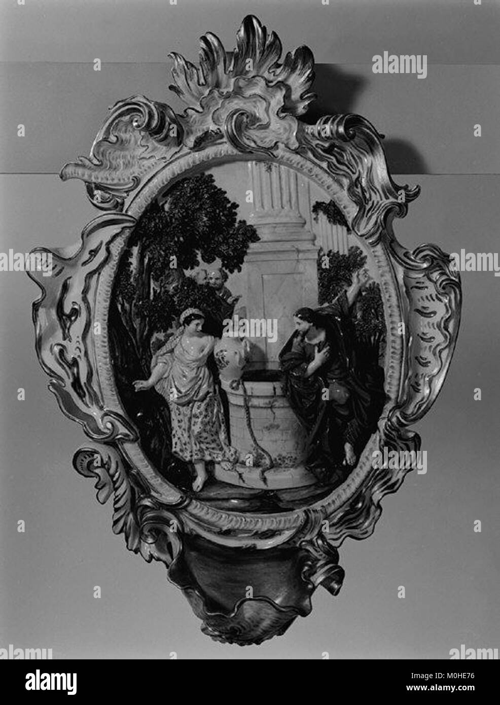 The 'Bénetier MET 184035' refers to an artifact held in the ...