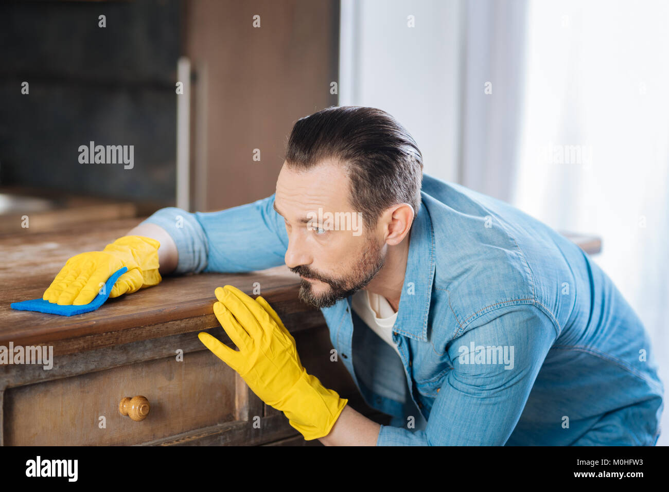 Concentrated male cleaner using cleaning cloth Stock Photo - Alamy