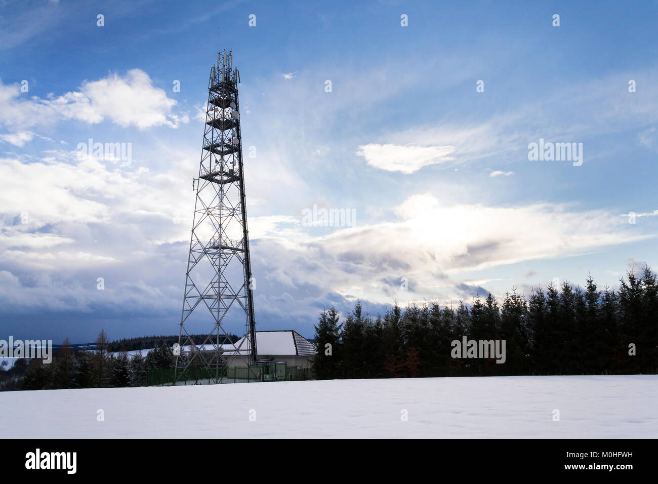 Snow on tv aerial hi-res stock photography and images - Alamy