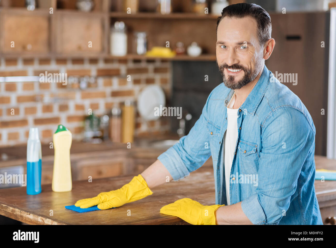 Male cleaner hi-res stock photography and images - Alamy