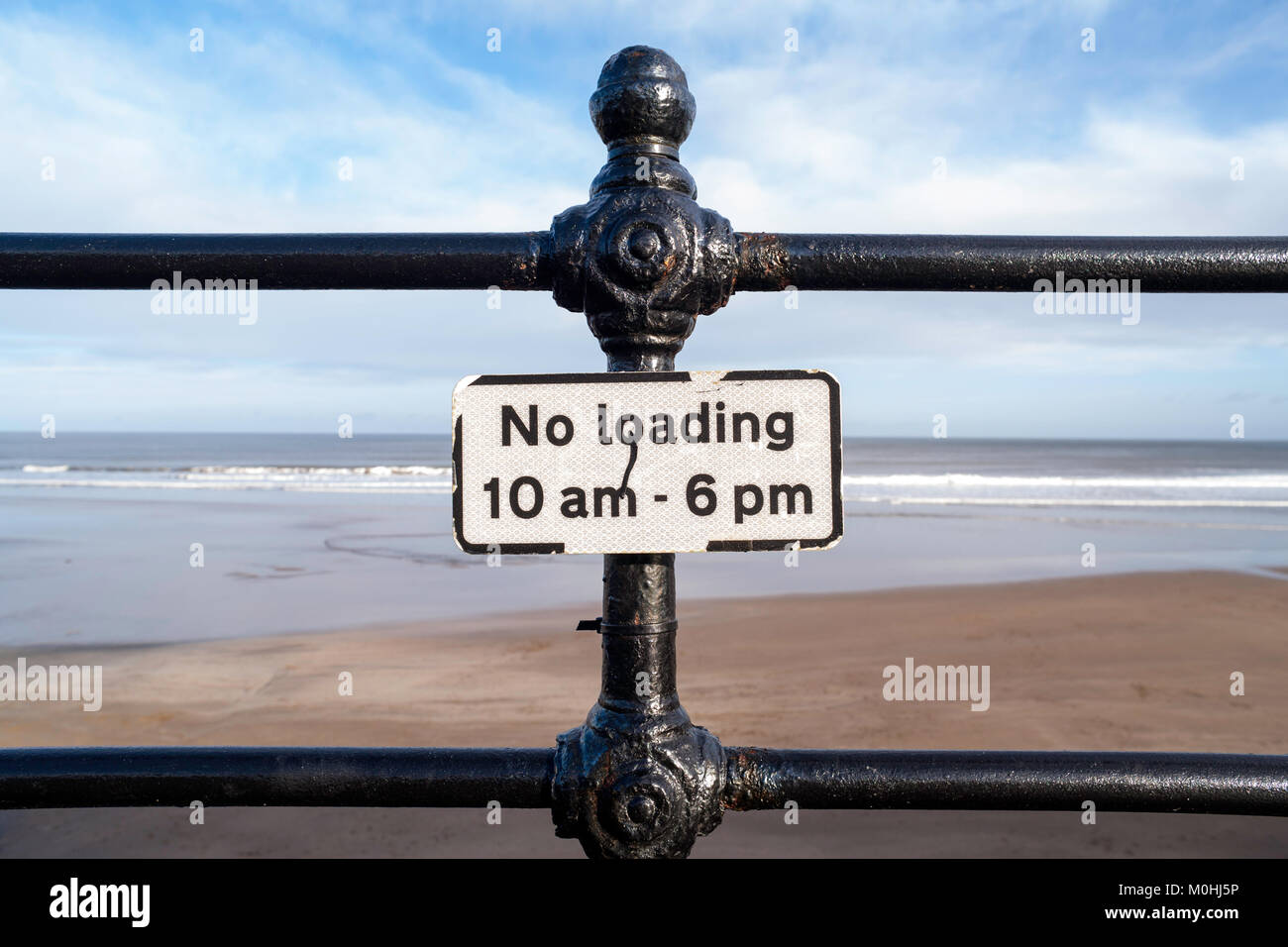 No loading sign in front of beach Stock Photo - Alamy