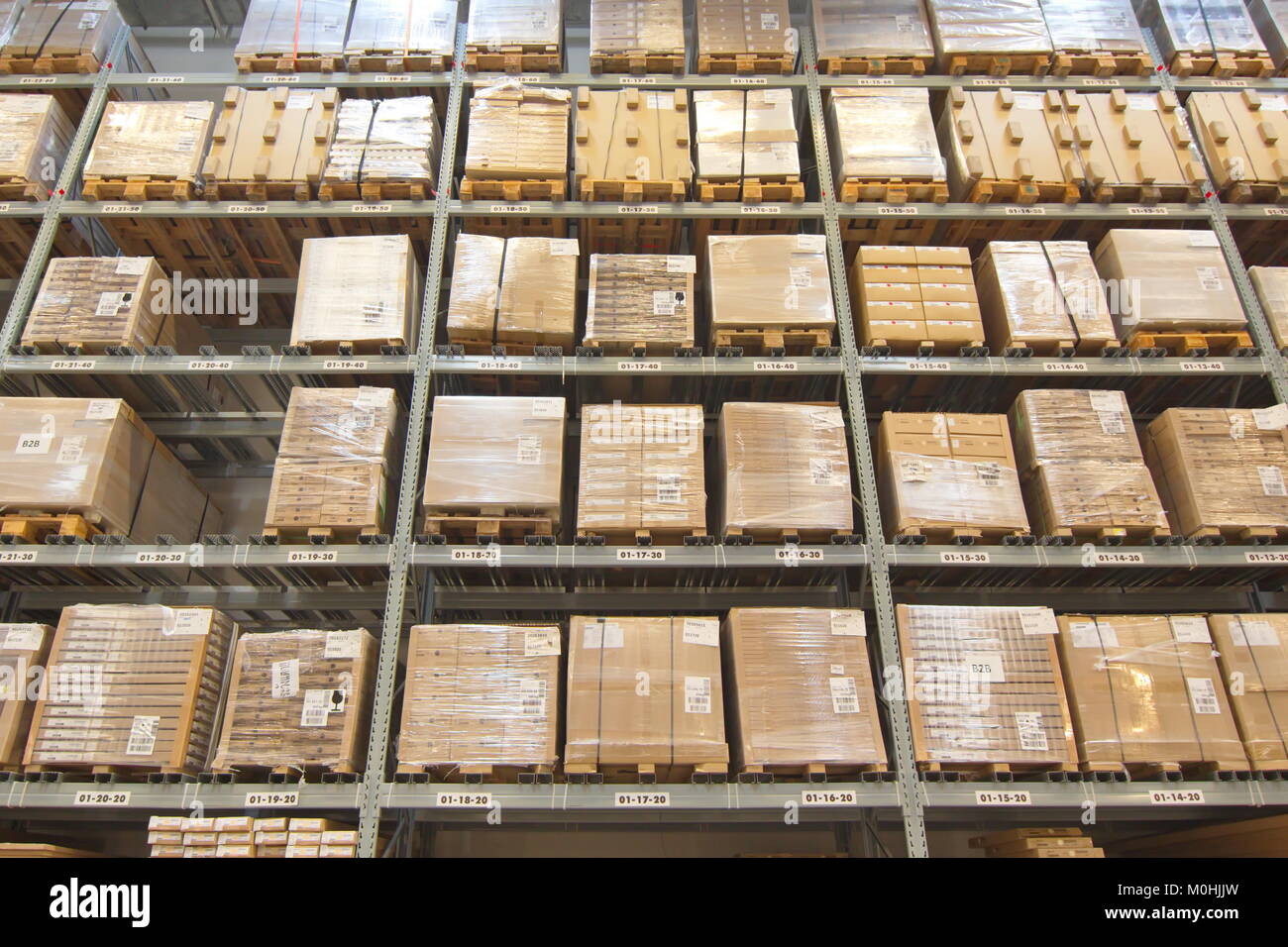 Rack warehouse hi-res stock photography and images - Alamy