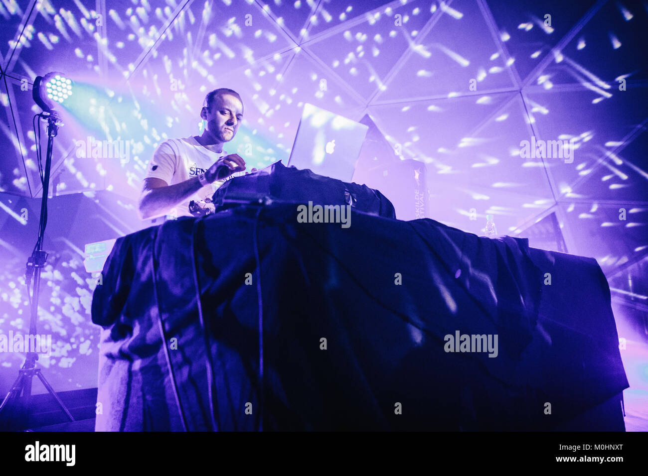 Minimal electronica hi-res stock photography and images - Alamy