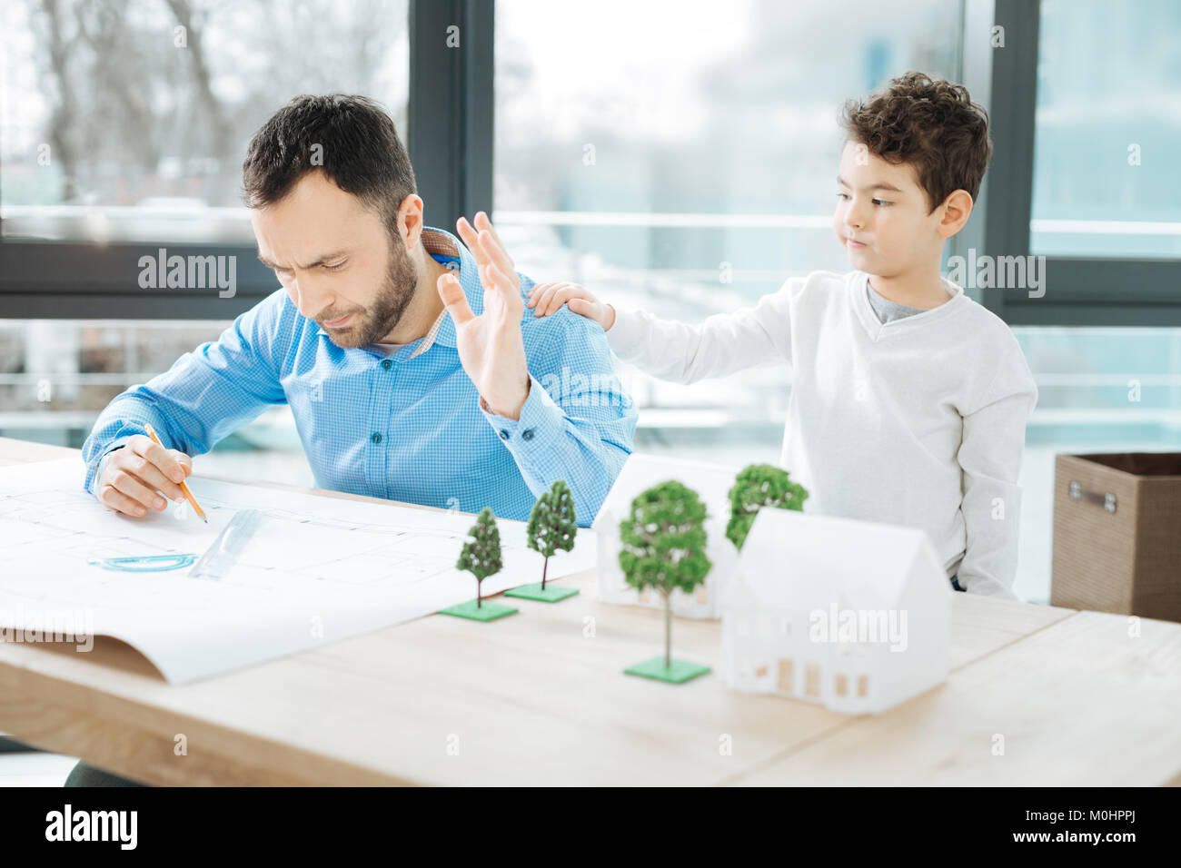 Kid distracting hi-res stock photography and images - Alamy