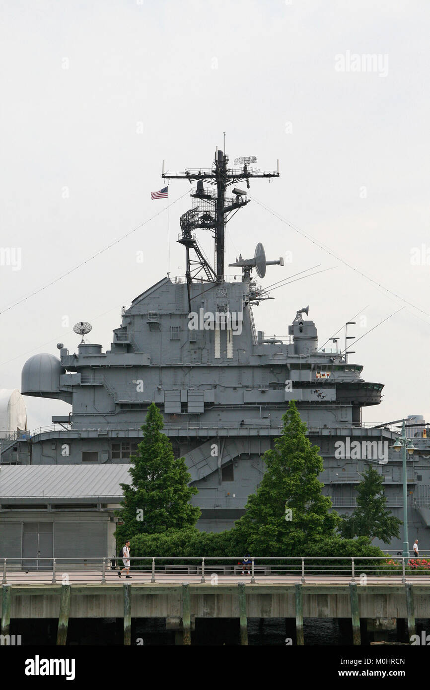 The Intrepid battleship at the Intrepid Sea, Air and Space Museum on ...