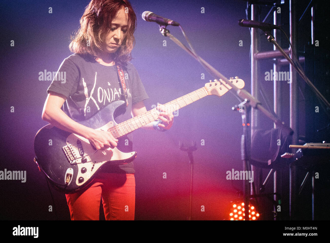 Daughter vocalist hi-res stock photography and images - Alamy