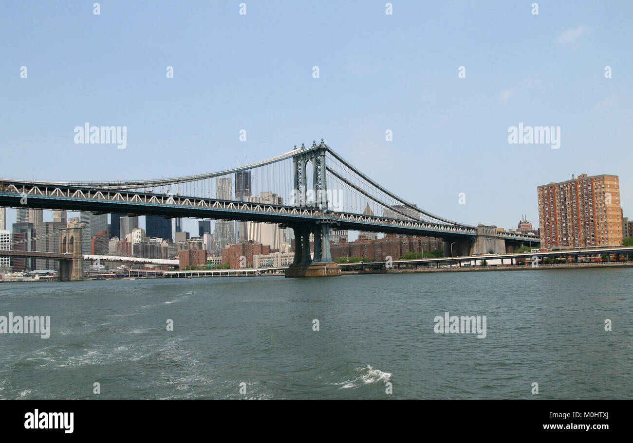 The Manhattan Bridge, East River, connecting Lower Manhattan at Canal ...