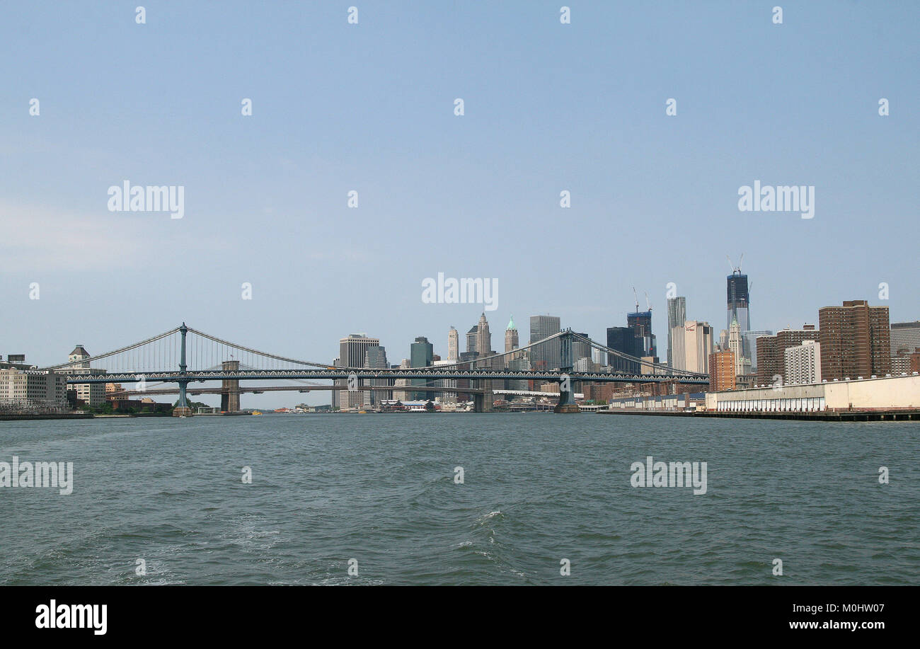 The Manhattan Bridge, East River, connecting Lower Manhattan at Canal ...