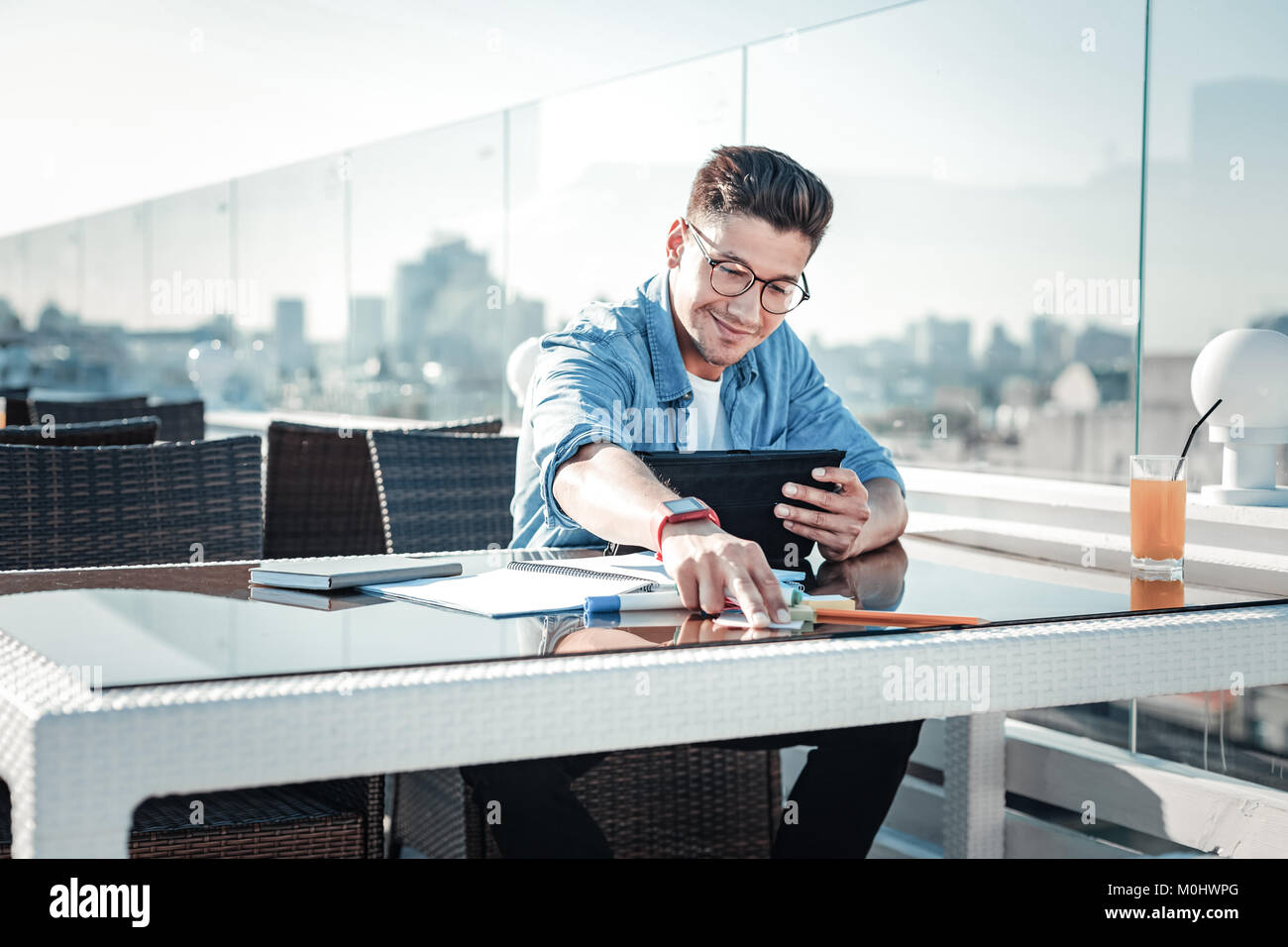 Assignment browsing hi-res stock photography and images - Alamy