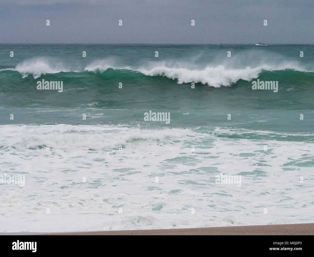 Beautiful big waves Stock Photo - Alamy