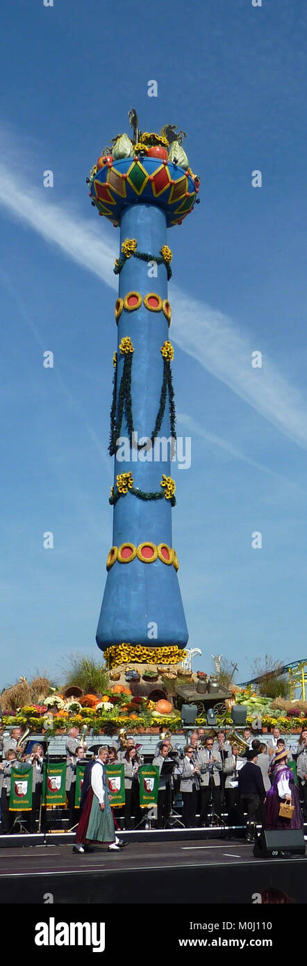 Prominent fruit display hi-res stock photography and images - Alamy