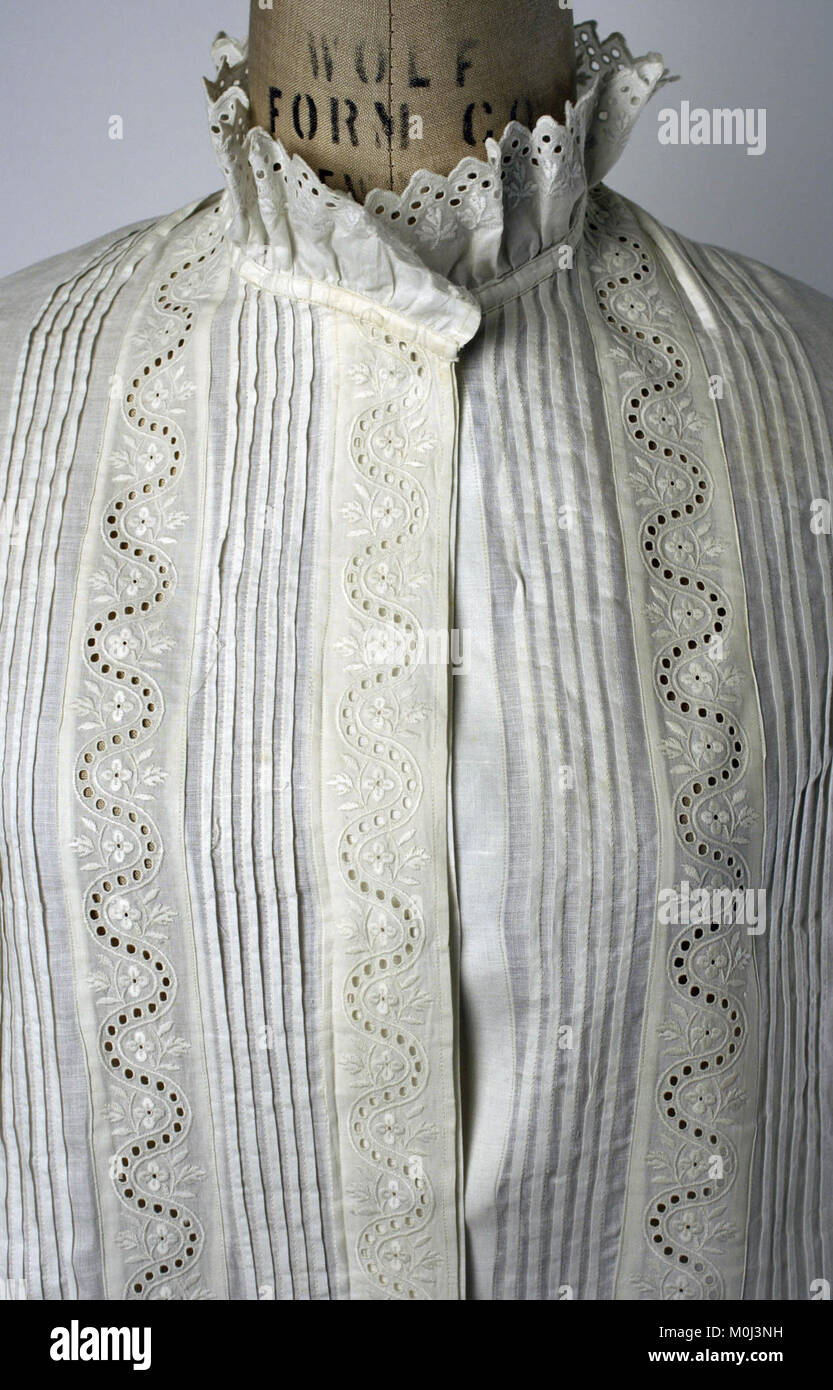 A 19th-century negligee from the Metropolitan Museum of Art collection ...