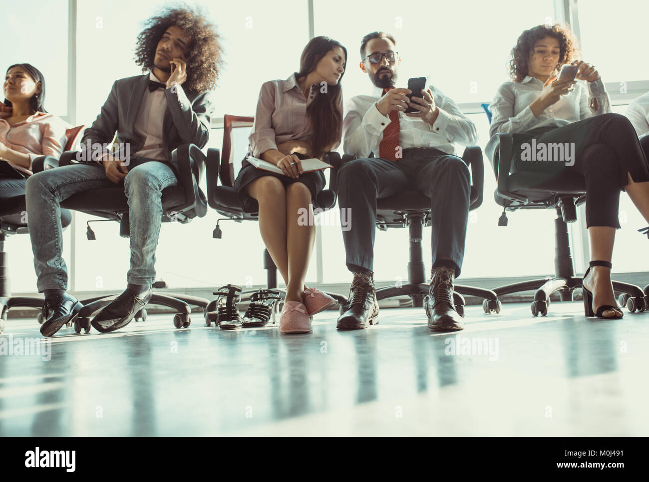 Busy office hi-res stock photography and images - Alamy