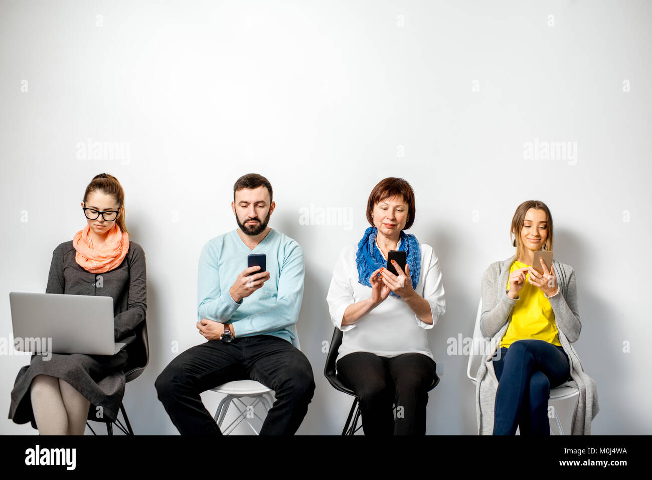 Women with gadgets hi-res stock photography and images - Alamy