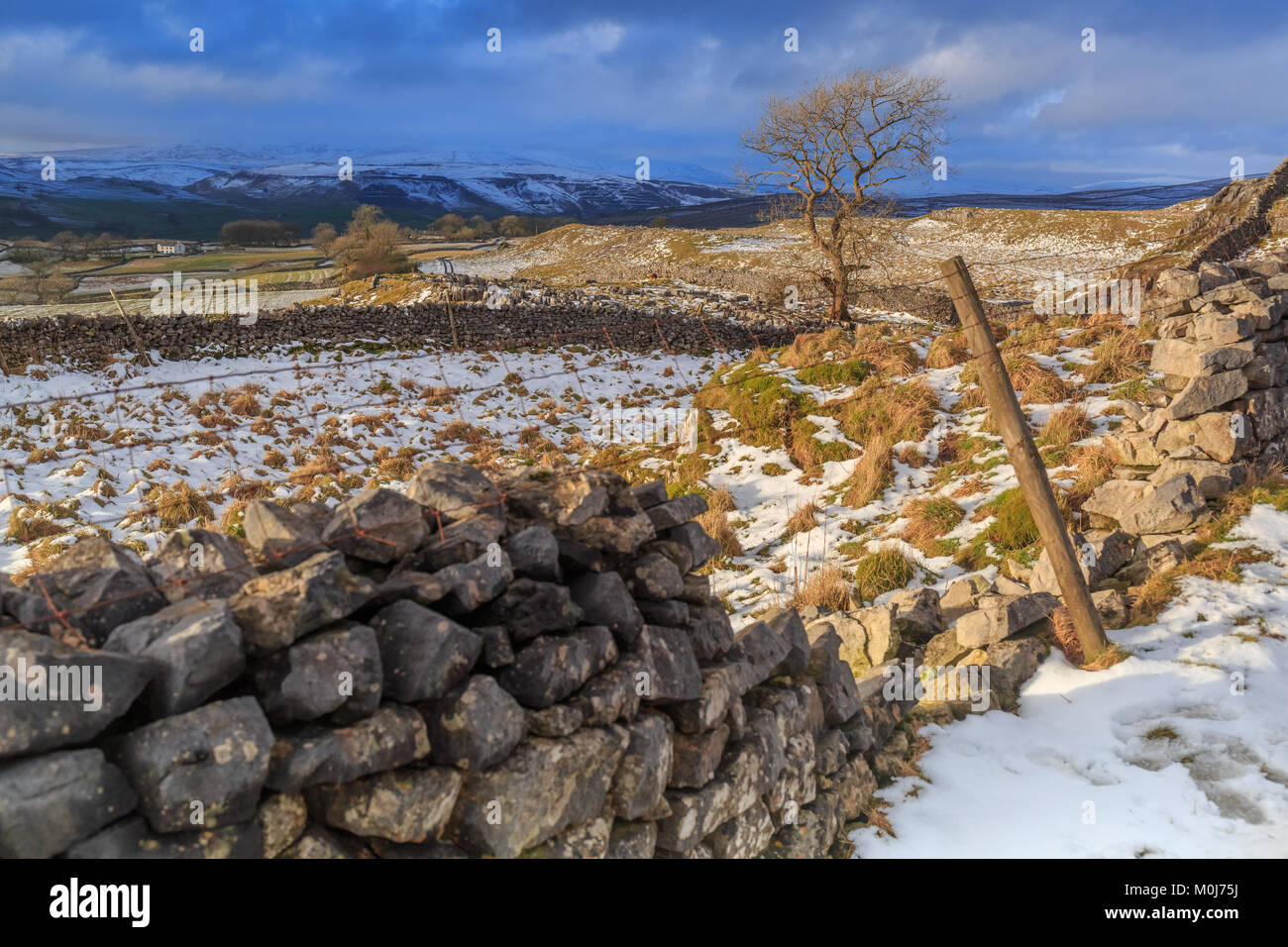 Winskill Stones in Winter above Langcliffe in the Yorkshire Dales Stock ...