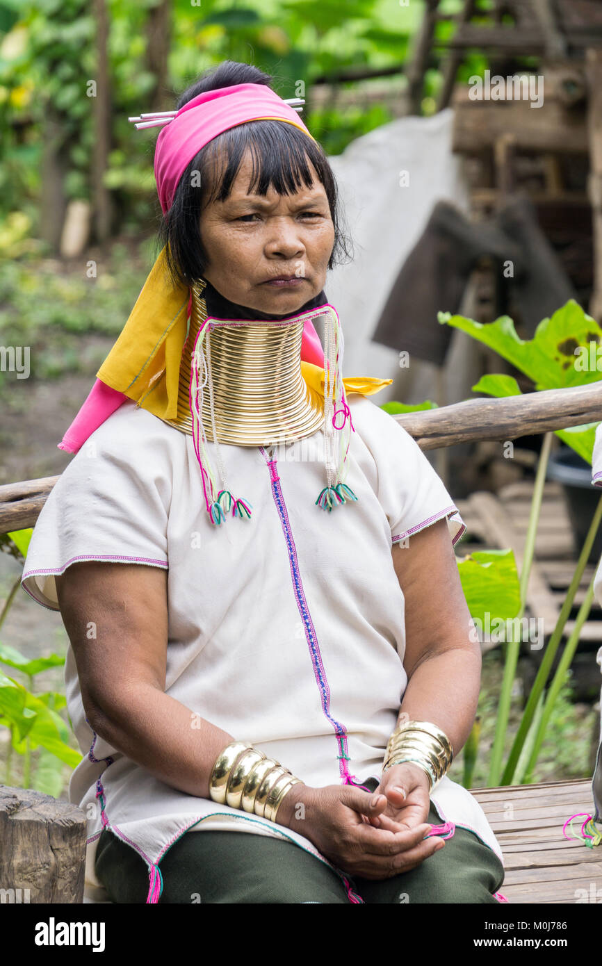 Women with long necks hi-res stock photography and images - Alamy