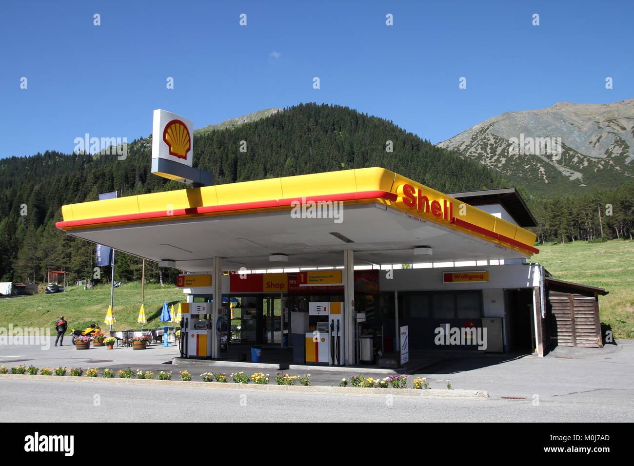 Shell gas station hi-res stock photography and images - Alamy