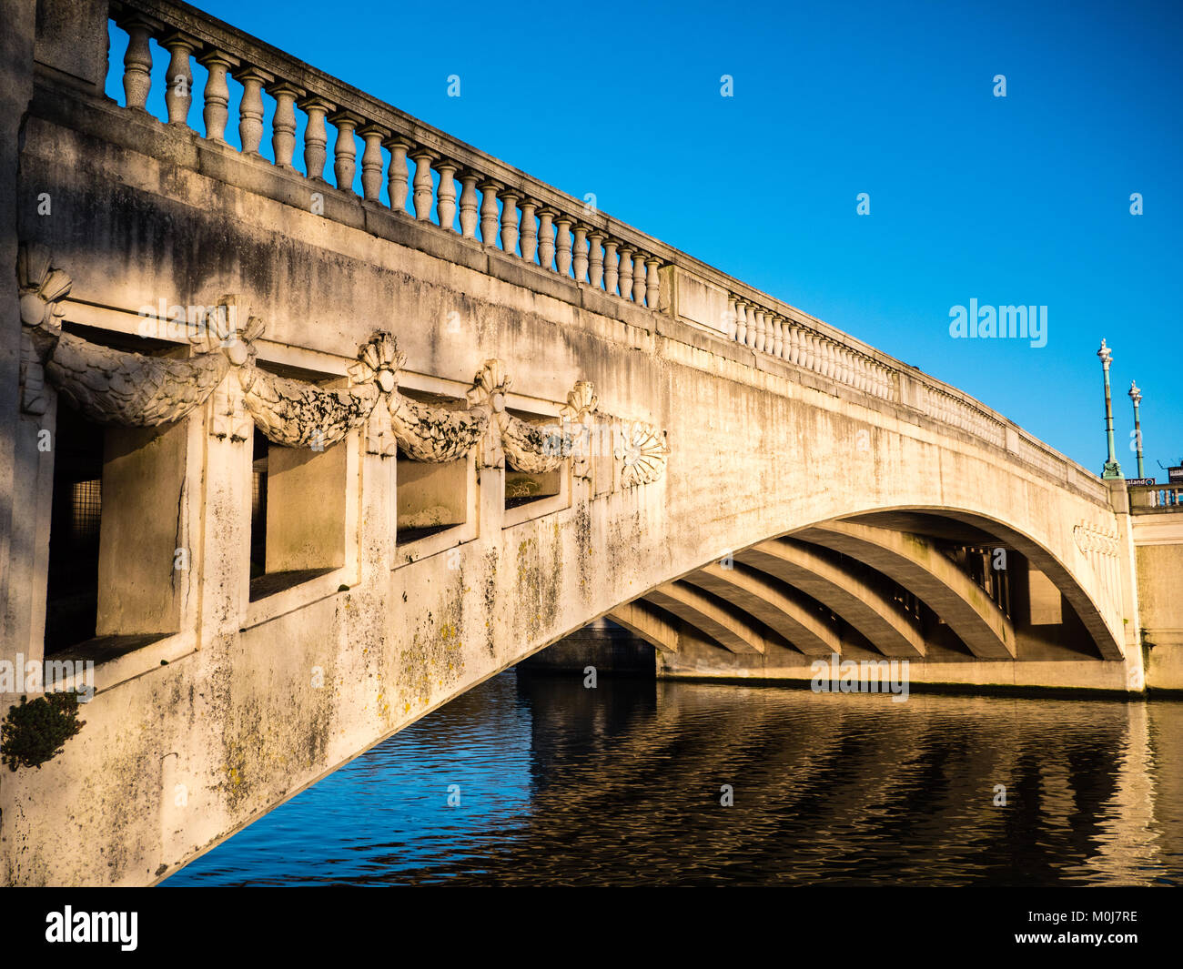 Caversham Bridge, River Thames, Reading, Berkshire, England Stock Photo ...