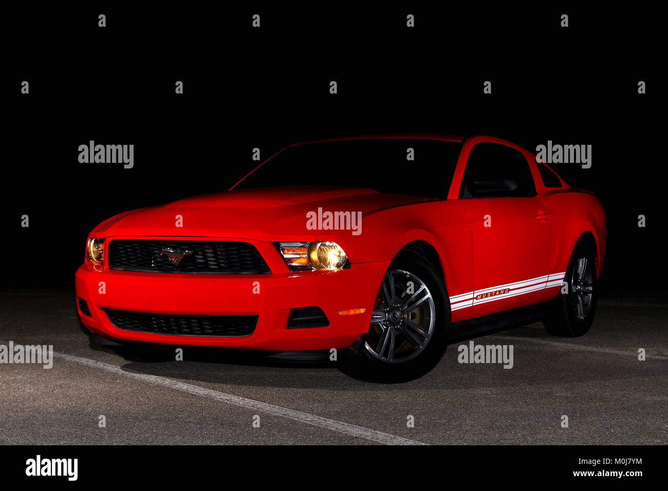 Ford mustang at night hi-res stock photography and images - Alamy