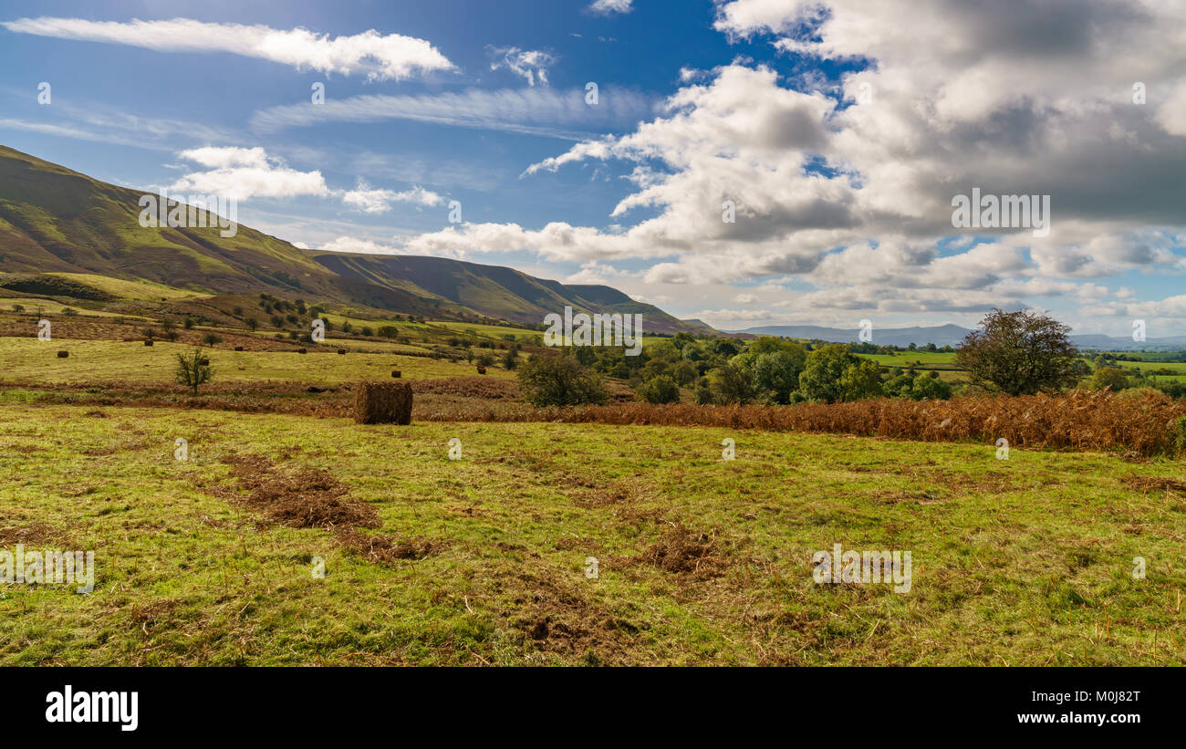 Landscape in the Brecon Beacons National Park, Black Mountains between ...