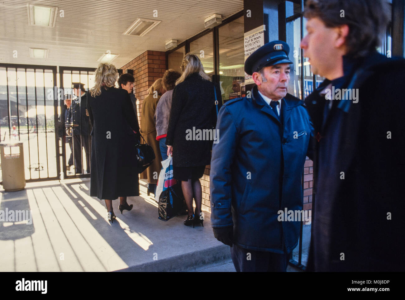 Wapping dispute security. Feb 1986 Scanned oin 2018 The Wapping dispute ...