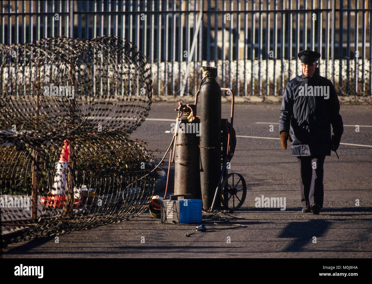 Wapping dispute security. Feb 1986 Scanned oin 2018 The Wapping dispute ...