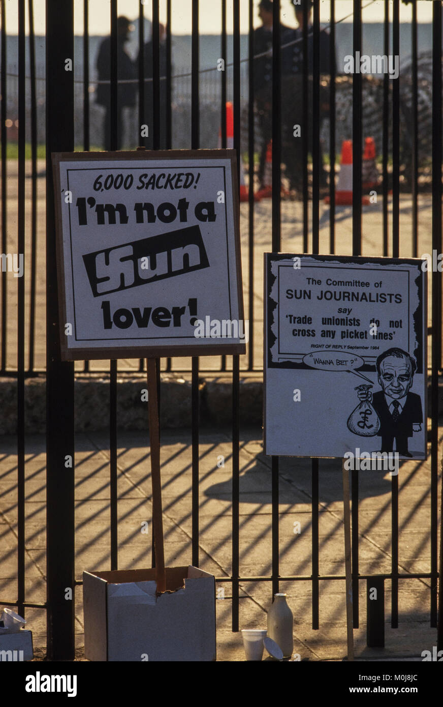 Wapping strike hi-res stock photography and images - Alamy