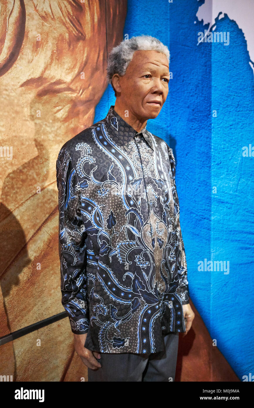 Nelson mandela madame tussauds hi-res stock photography and images - Alamy