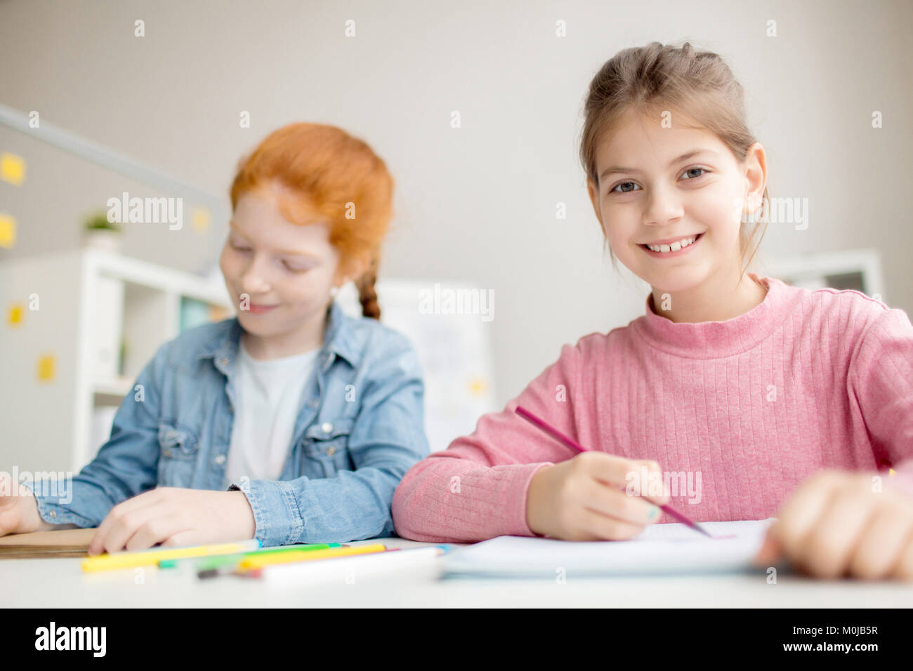 Teamwork kid hi-res stock photography and images - Alamy