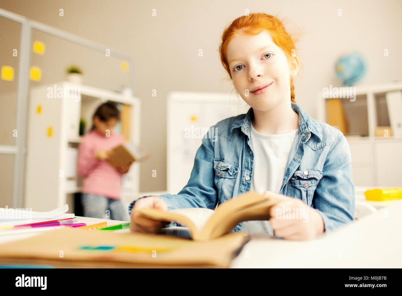 Girl in library Stock Photo - Alamy
