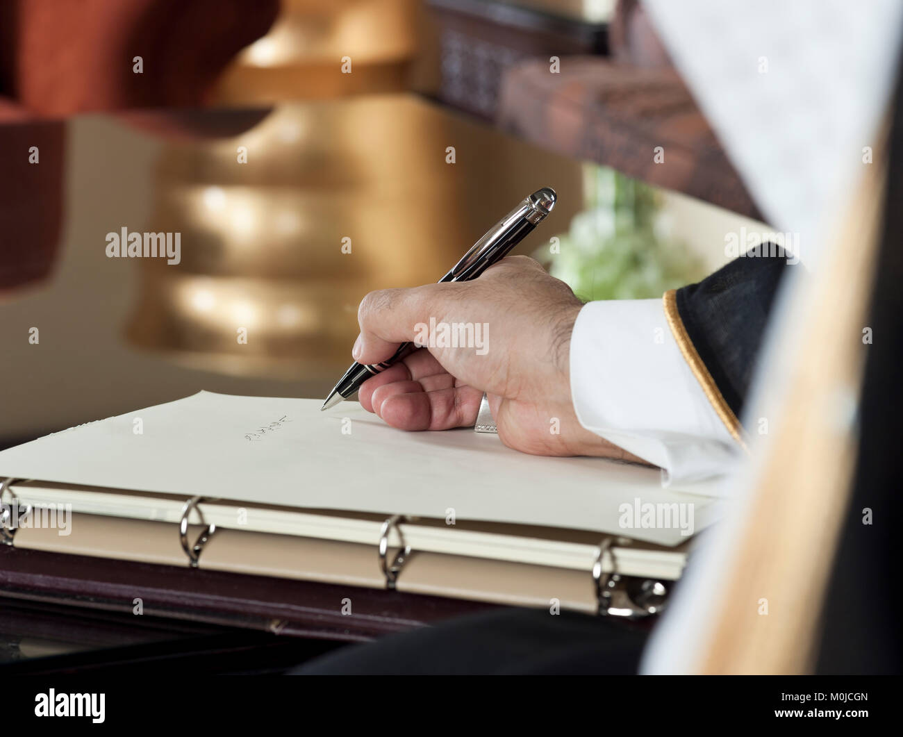 Saudi Arab Man Wearing Thobe High Resolution Stock Photography and ...